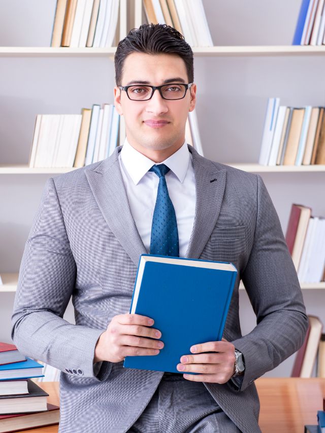 Executive MBA (EMBA): What You Need to Know - College Chalo