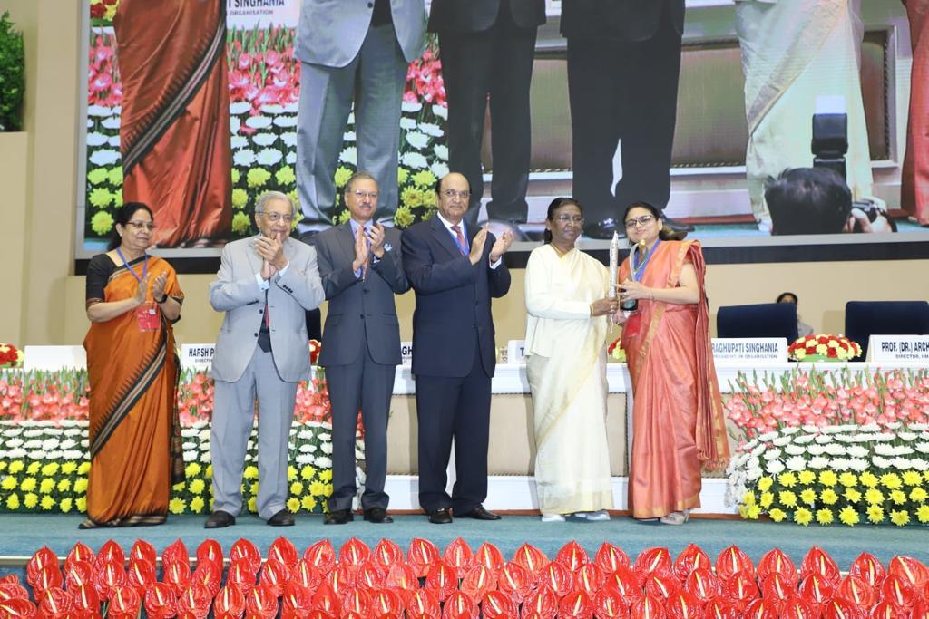 IIM Lucknow organizes great awards ceremony